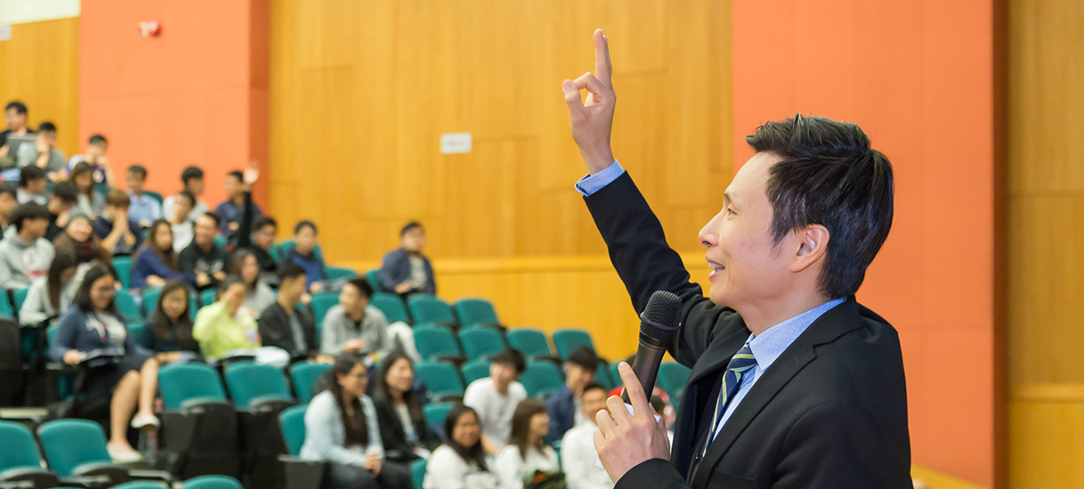 Tracing the footsteps of flight | Croucher News